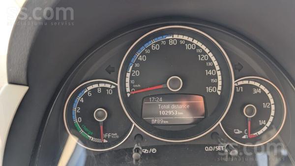 Белый Фольксваген Ап 2014 в Рига, объемом двигателя 1.00 л и пробегом 103 тыс. км за 4850 €, фото 6 на AUTOMOTO.COM.LV