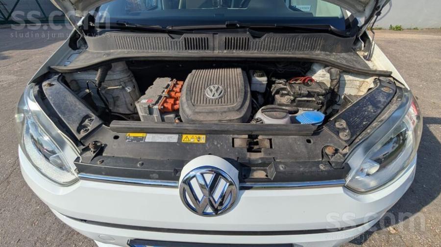 Balts Volkswagen Up 2014 Rīga, ar dzinēja tilpumu 1.00 L un nobraukumu 103 tūkst. km par 4850 €, foto 8 vietnē AUTOMOTO.COM.LV
