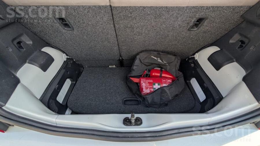 Balts Volkswagen Up 2014 Rīga, ar dzinēja tilpumu 1.00 L un nobraukumu 103 tūkst. km par 4850 €, foto 10 vietnē AUTOMOTO.COM.LV