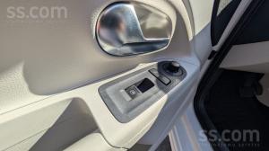 Balts Volkswagen Up 2014 Rīga, ar dzinēja tilpumu 1.00 L un nobraukumu 103 tūkst. km par 4850 €, foto 11 vietnē AUTOMOTO.COM.LV