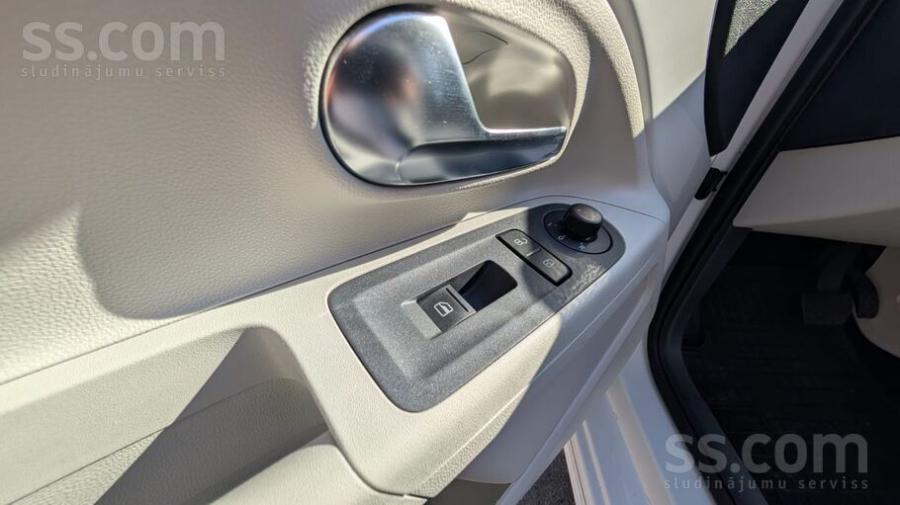 Balts Volkswagen Up 2014 Rīga, ar dzinēja tilpumu 1.00 L un nobraukumu 103 tūkst. km par 4850 €, foto 11 vietnē AUTOMOTO.COM.LV