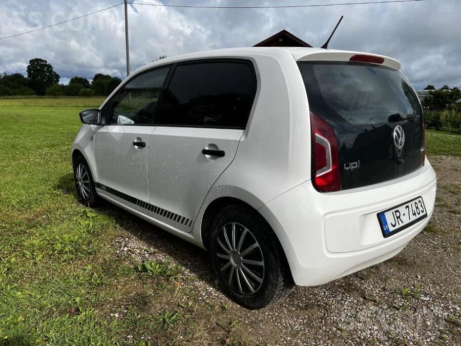 Balts Volkswagen Up 2014 Rīga, ar dzinēja tilpumu 1.00 L un nobraukumu 151 tūkst. km par 4100 €, foto 1 vietnē AUTOMOTO.COM.LV
