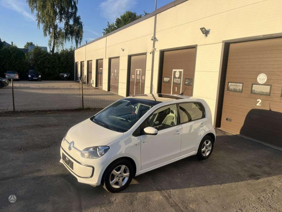 White Volkswagen Up 2014 in Utena, with an engine capacity of 0.00 L and mileage of 120 thousand km for 5100 €, photo 4 on AUTOMOTO.COM.LV