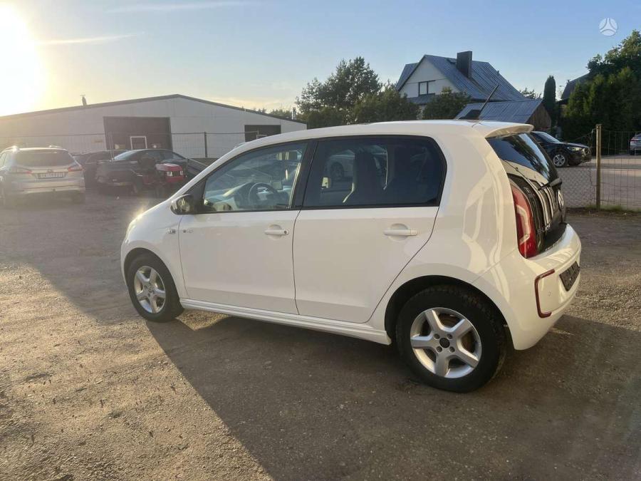 White Volkswagen Up 2014 in Utena, with an engine capacity of 0.00 L and mileage of 120 thousand km for 5100 €, photo 6 on AUTOMOTO.COM.LV