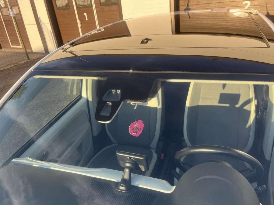 White Volkswagen Up 2014 in Utena, with an engine capacity of 0.00 L and mileage of 120 thousand km for 5100 €, photo 8 on AUTOMOTO.COM.LV