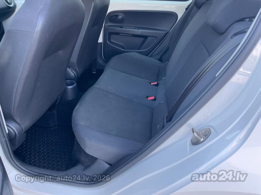 White Volkswagen Up 2014 in Kuressaare, with an engine capacity of 1.00 L and mileage of 79 thousand km for 4950 €, photo 13 on AUTOMOTO.COM.LV