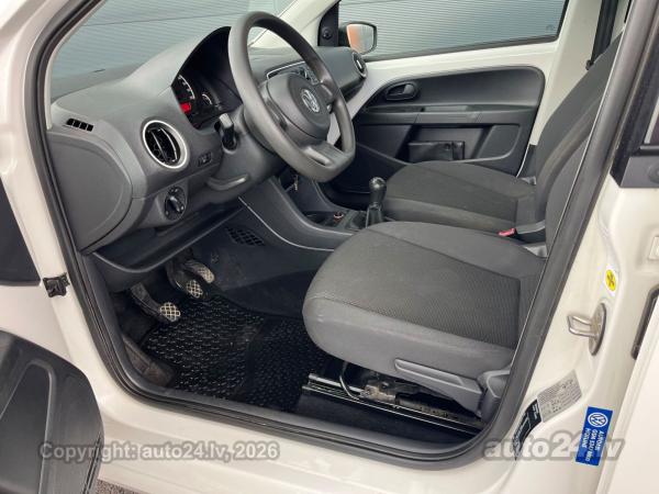Balts Volkswagen Up 2014 Kuresāre, ar dzinēja tilpumu 1.00 L un nobraukumu 79 tūkst. km par 4790 €, foto 10 vietnē AUTOMOTO.COM.LV