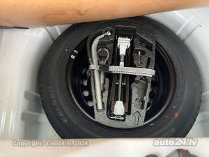 White Volkswagen Up 2014 in Kuressaare, with an engine capacity of 1.00 L and mileage of 79 thousand km for 4790 €, photo 15 on AUTOMOTO.COM.LV