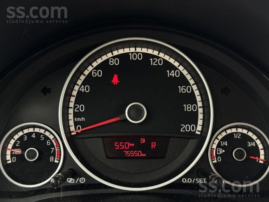 Белый Фольксваген Ап 2014 в Валмиера, объемом двигателя 1.00 л и пробегом 76 тыс. км за 5000 €, фото 12 на AUTOMOTO.COM.LV