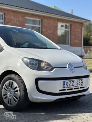 White Volkswagen Up 2015 in Vilnius, with an engine capacity of 1.00 L and mileage of 142 thousand km for 3200 €, photo 4 on AUTOMOTO.COM.LV