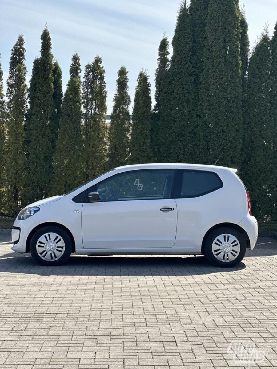 White Volkswagen Up 2015 in Vilnius, with an engine capacity of 1.00 L and mileage of 142 thousand km for 3200 €, photo 10 on AUTOMOTO.COM.LV