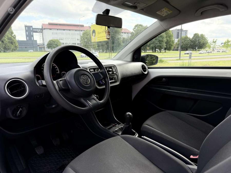 Белый Фольксваген Ап 2015 в Каунас, объемом двигателя 1.00 л и пробегом 145 тыс. км за 2690 €, фото 7 на AUTOMOTO.COM.LV