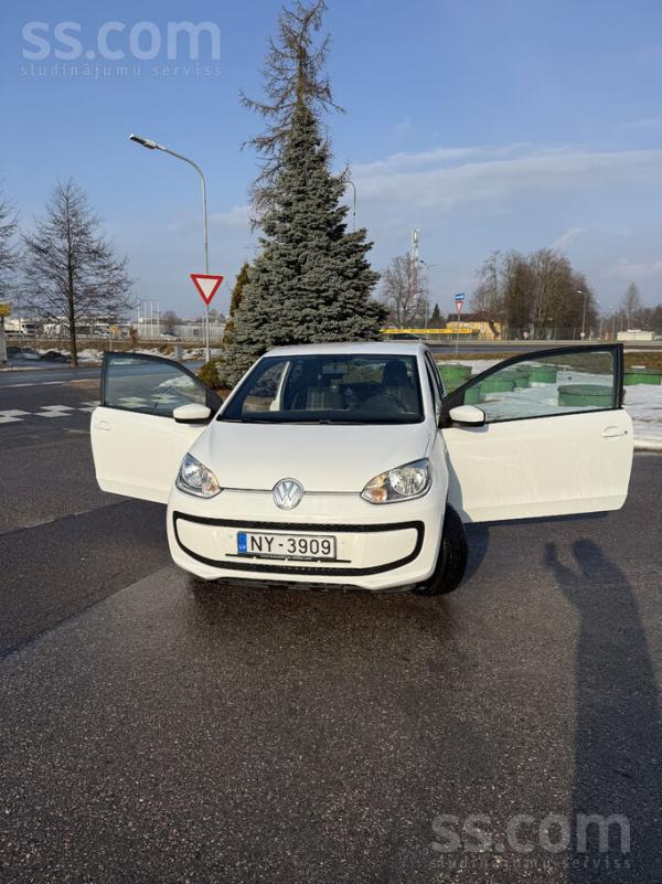 Balts Volkswagen Up 2016 Rīga, ar dzinēja tilpumu 1.00 L un nobraukumu 80 tūkst. km par 4990 €, foto 1 vietnē AUTOMOTO.COM.LV