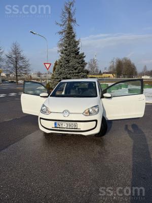 Белый Фольксваген Ап 2016 в Рига, объемом двигателя 1.00 л и пробегом 80 тыс. км за 4990 €, фото  на AUTOMOTO.COM.LV