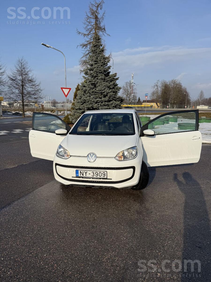 Balts Volkswagen Up 2016 Rīga, ar dzinēja tilpumu 1.00 L un nobraukumu 80 tūkst. km par 4990 €, foto 1 vietnē AUTOMOTO.COM.LV