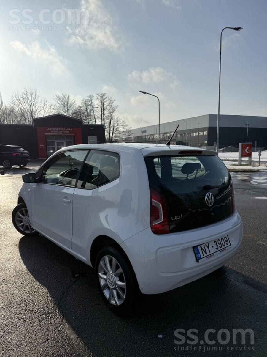 Balts Volkswagen Up 2016 Rīga, ar dzinēja tilpumu 1.00 L un nobraukumu 80 tūkst. km par 4990 €, foto 4 vietnē AUTOMOTO.COM.LV