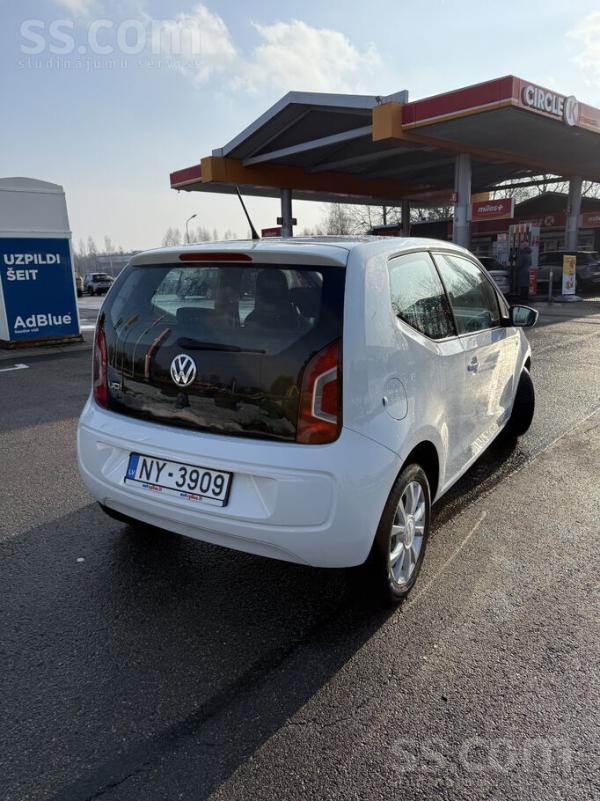 Balts Volkswagen Up 2016 Rīga, ar dzinēja tilpumu 1.00 L un nobraukumu 80 tūkst. km par 4990 €, foto 4 vietnē AUTOMOTO.COM.LV