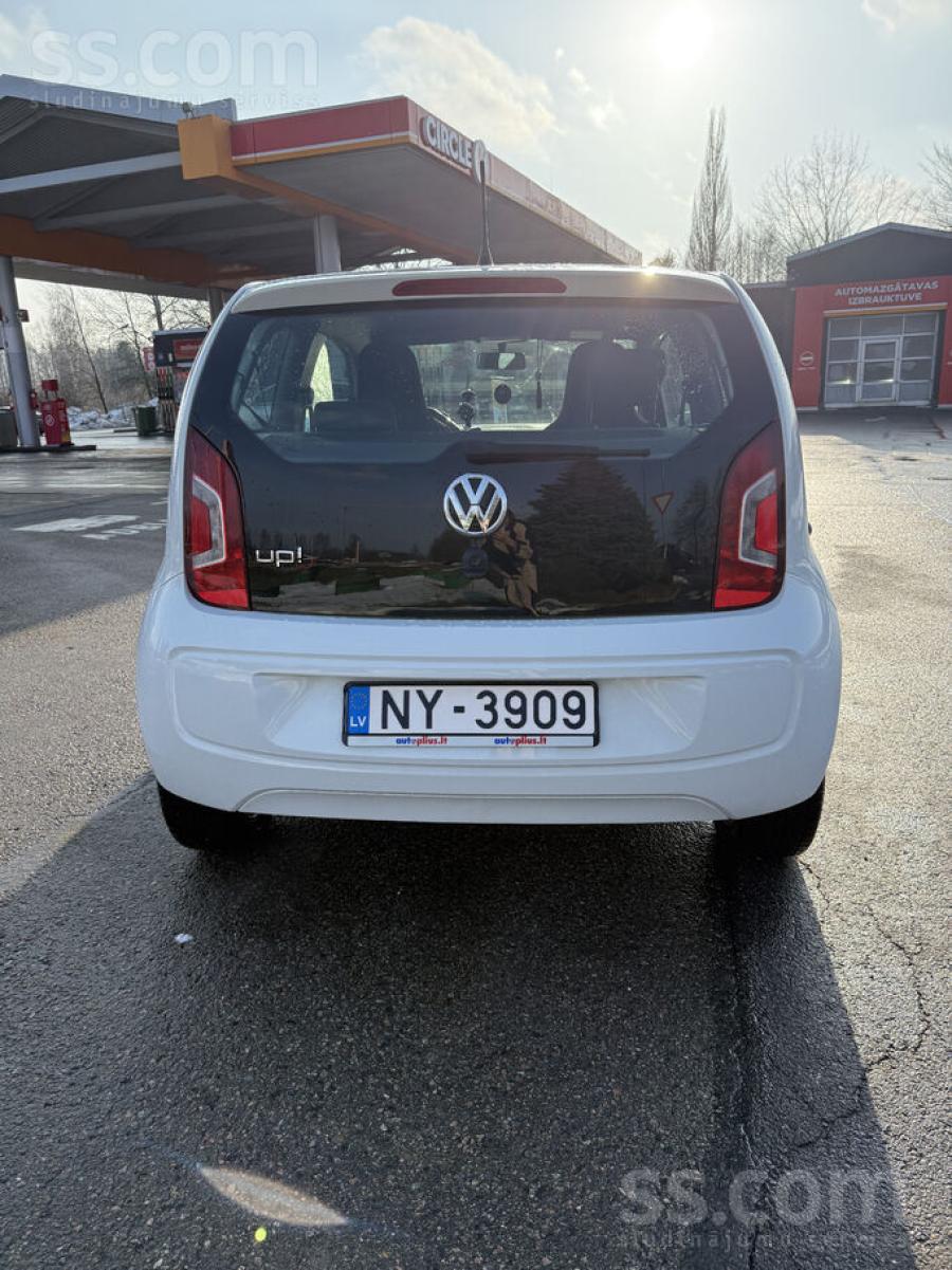 Balts Volkswagen Up 2016 Rīga, ar dzinēja tilpumu 1.00 L un nobraukumu 80 tūkst. km par 4990 €, foto 6 vietnē AUTOMOTO.COM.LV