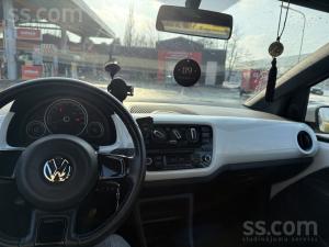 Balts Volkswagen Up 2016 Rīga, ar dzinēja tilpumu 1.00 L un nobraukumu 80 tūkst. km par 4990 €, foto 9 vietnē AUTOMOTO.COM.LV