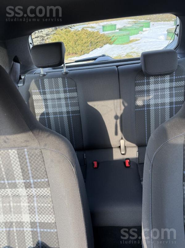 Balts Volkswagen Up 2016 Rīga, ar dzinēja tilpumu 1.00 L un nobraukumu 80 tūkst. km par 4990 €, foto 9 vietnē AUTOMOTO.COM.LV