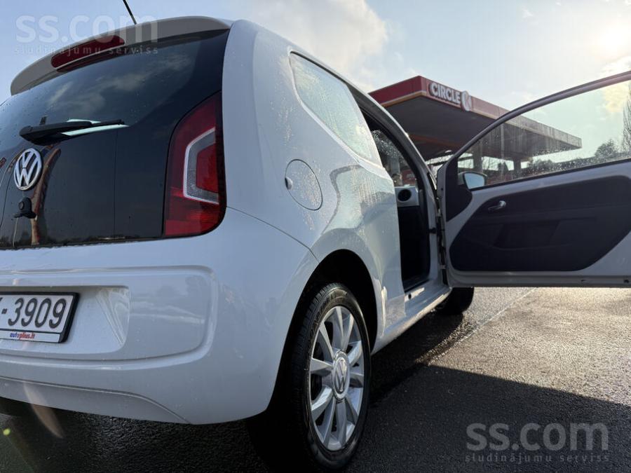 Balts Volkswagen Up 2016 Rīga, ar dzinēja tilpumu 1.00 L un nobraukumu 80 tūkst. km par 4990 €, foto 12 vietnē AUTOMOTO.COM.LV