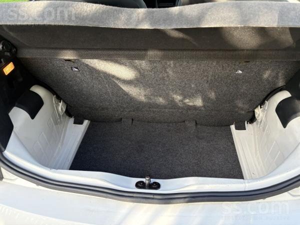 Balts Volkswagen Up 2016 Bauska, ar dzinēja tilpumu 1.00 L un nobraukumu 163 tūkst. km par 3900 €, foto 9 vietnē AUTOMOTO.COM.LV