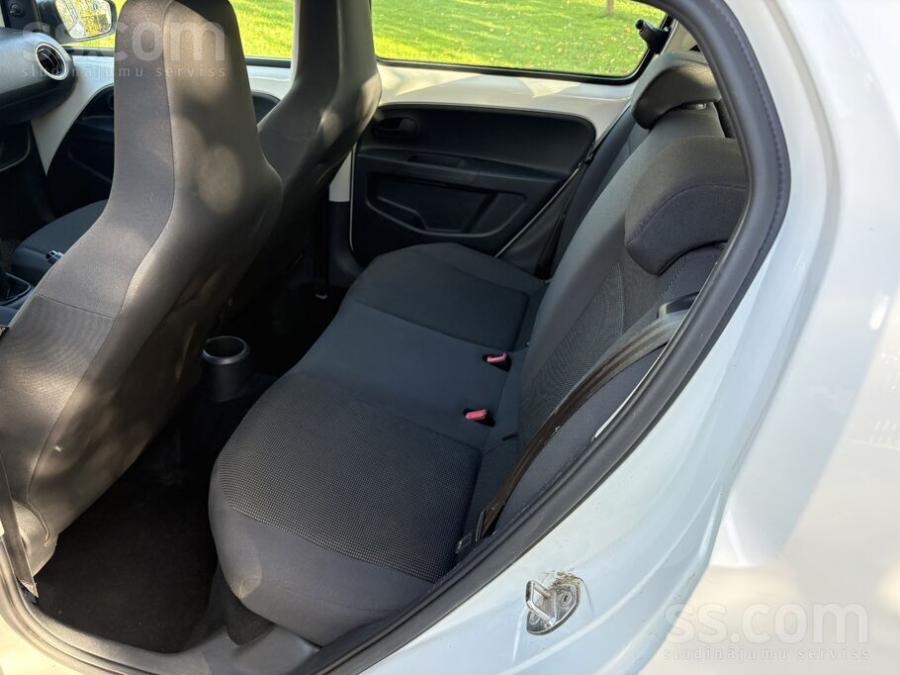 Balts Volkswagen Up 2016 Bauska, ar dzinēja tilpumu 1.00 L un nobraukumu 163 tūkst. km par 3900 €, foto 12 vietnē AUTOMOTO.COM.LV