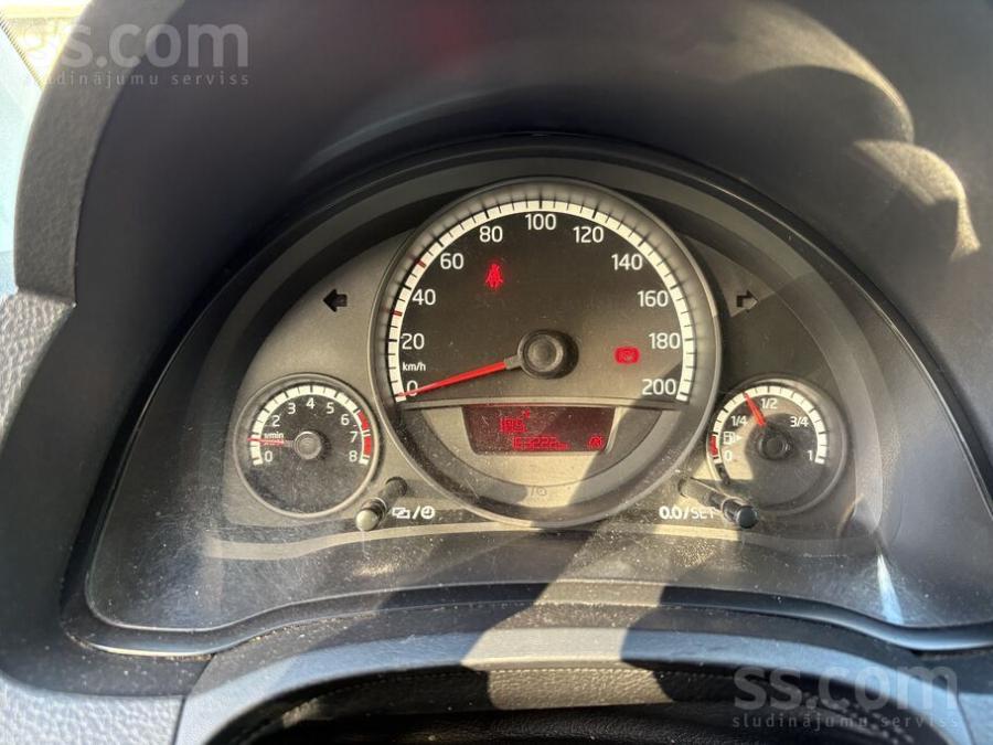 Balts Volkswagen Up 2016 Bauska, ar dzinēja tilpumu 1.00 L un nobraukumu 163 tūkst. km par 3900 €, foto 13 vietnē AUTOMOTO.COM.LV