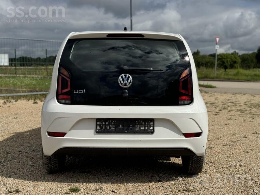White Volkswagen Up 2017 in Valmiera, with an engine capacity of 1.00 L and mileage of 203 thousand km for 4650 €, photo 6 on AUTOMOTO.COM.LV
