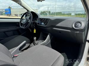 White Volkswagen Up 2017 in Valmiera, with an engine capacity of 1.00 L and mileage of 203 thousand km for 4650 €, photo 10 on AUTOMOTO.COM.LV