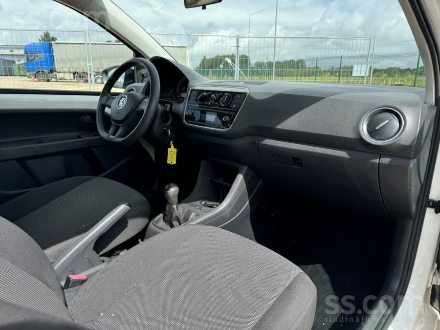 White Volkswagen Up 2017 in Valmiera, with an engine capacity of 1.00 L and mileage of 203 thousand km for 4650 €, photo 10 on AUTOMOTO.COM.LV