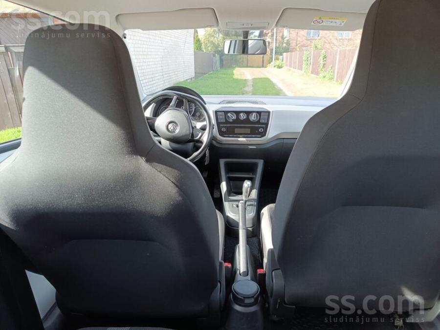 Balts Volkswagen Up 2018 Liepāja, ar dzinēja tilpumu 1.00 L un nobraukumu 77 tūkst. km par 6950 €, foto 12 vietnē AUTOMOTO.COM.LV