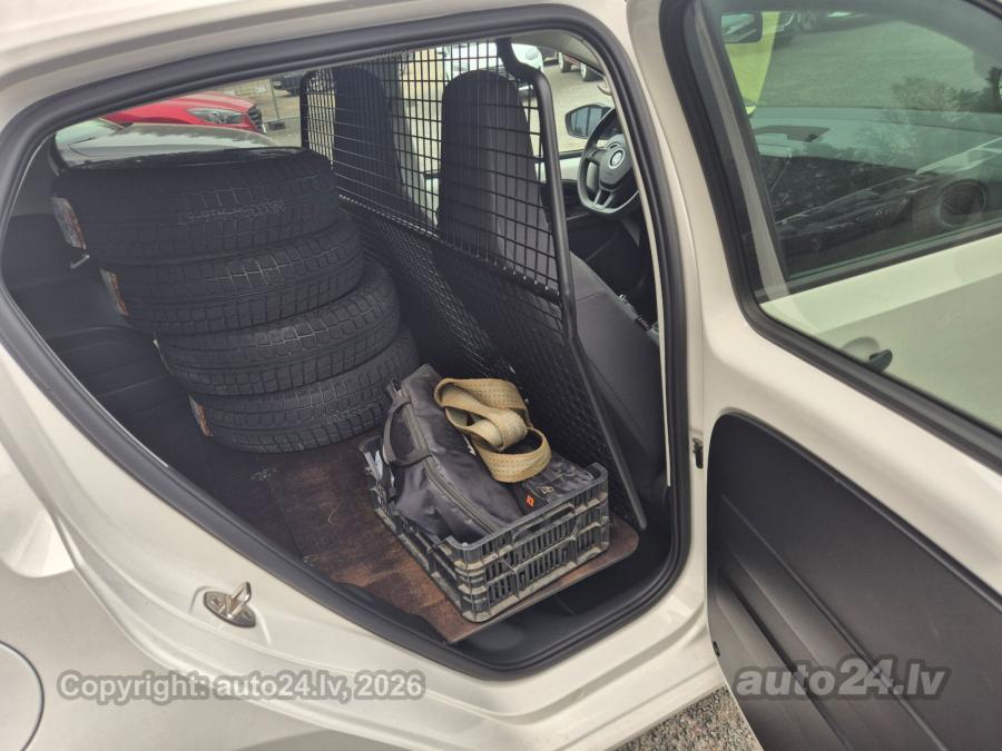 White Volkswagen Up 2018 in Tartu, with an engine capacity of 1.00 L and mileage of 72 thousand km for 6790 €, photo 12 on AUTOMOTO.COM.LV
