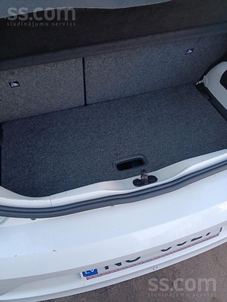 Balts Volkswagen Up 2018 Rīga, ar dzinēja tilpumu 1.00 L un nobraukumu 202 tūkst. km par 7200 €, foto 10 vietnē AUTOMOTO.COM.LV