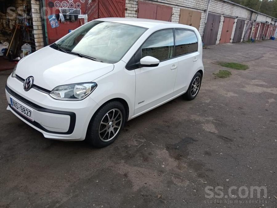 Белый Фольксваген Ап 2018 в Рига, объемом двигателя 1.00 л и пробегом 202 тыс. км за 7495 €, фото 3 на AUTOMOTO.COM.LV