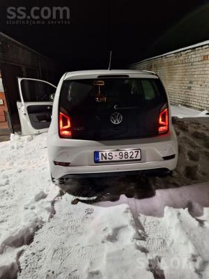 Белый Фольксваген Ап 2018 в Рига, объемом двигателя 1.00 л и пробегом 202 тыс. км за 7495 €, фото 7 на AUTOMOTO.COM.LV