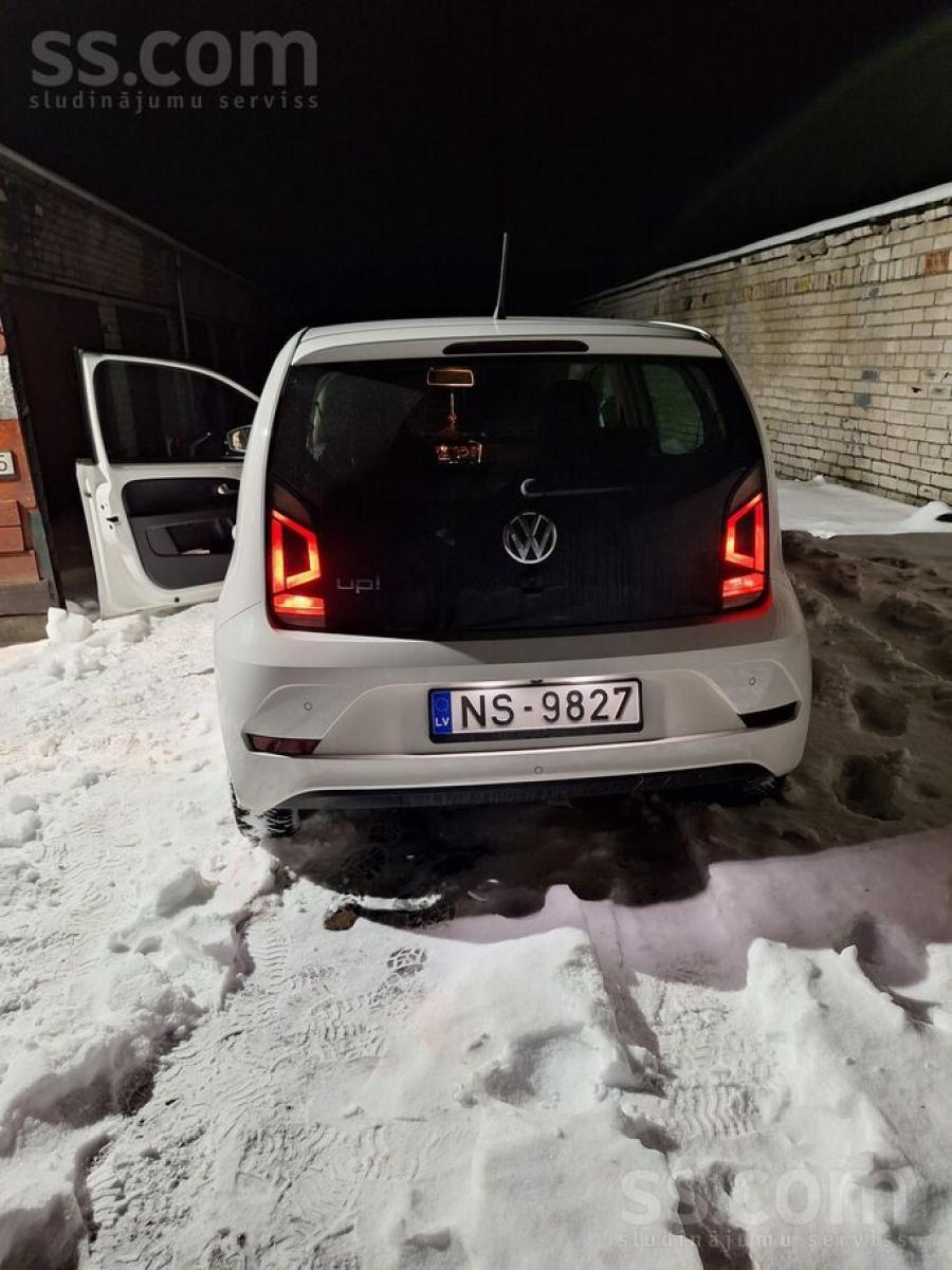 Белый Фольксваген Ап 2018 в Рига, объемом двигателя 1.00 л и пробегом 202 тыс. км за 7495 €, фото 7 на AUTOMOTO.COM.LV