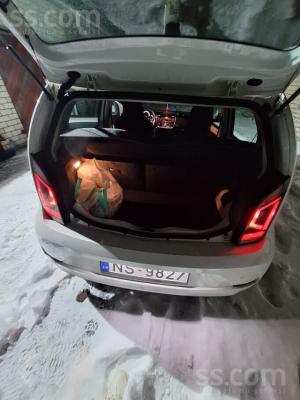 Белый Фольксваген Ап 2018 в Рига, объемом двигателя 1.00 л и пробегом 202 тыс. км за 7495 €, фото 8 на AUTOMOTO.COM.LV