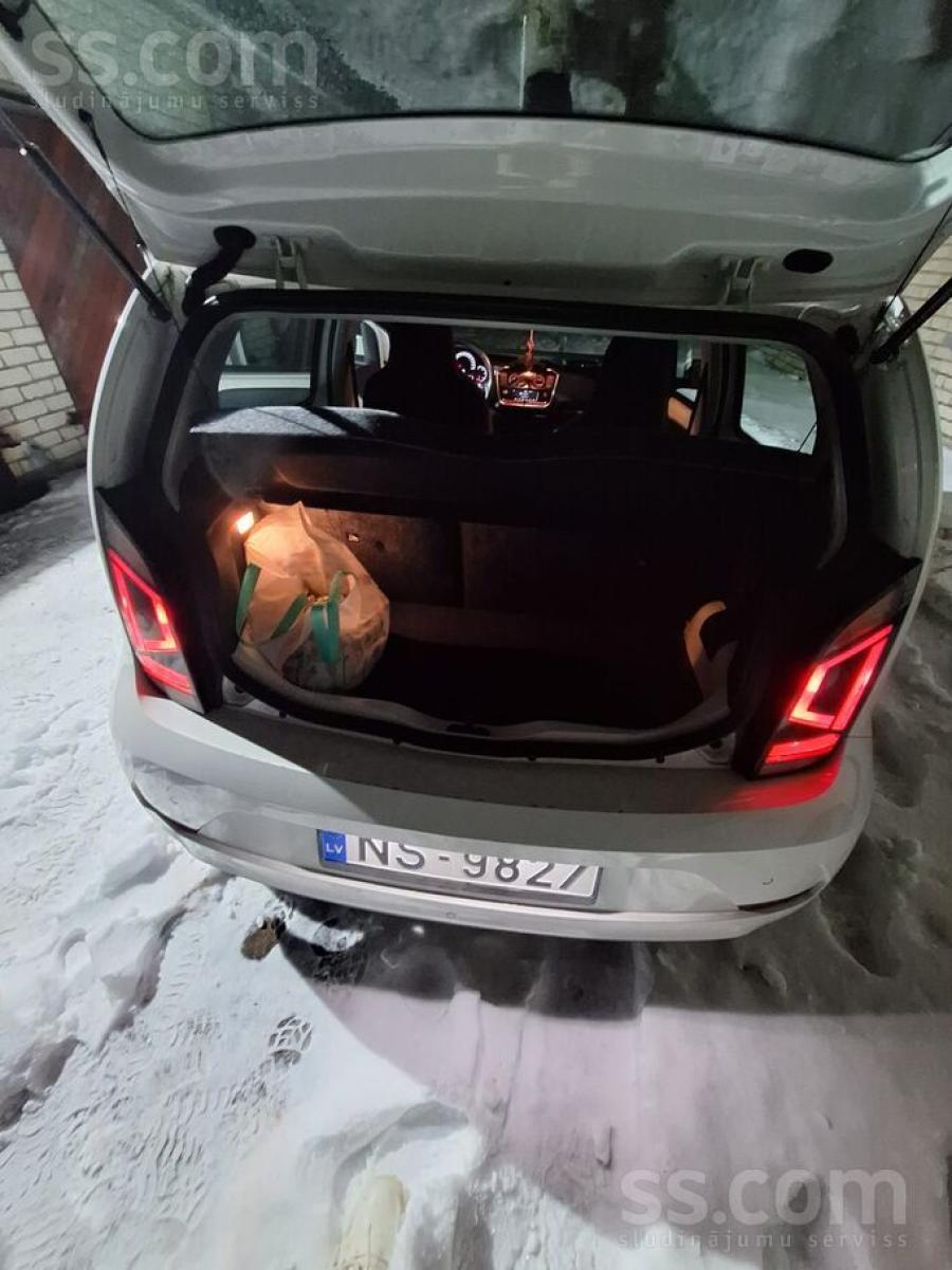 Белый Фольксваген Ап 2018 в Рига, объемом двигателя 1.00 л и пробегом 202 тыс. км за 7495 €, фото 8 на AUTOMOTO.COM.LV