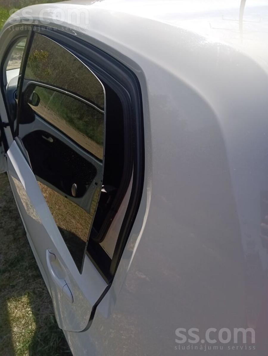 Balts Volkswagen Up 2018 Rīga, ar dzinēja tilpumu 1.00 L un nobraukumu 202 tūkst. km par 6750 €, foto 5 vietnē AUTOMOTO.COM.LV