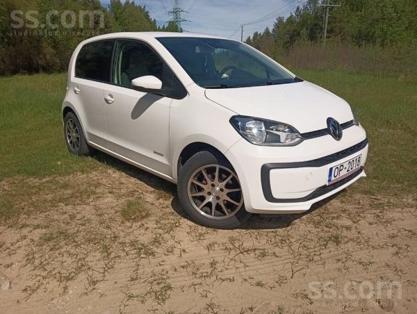 Белый Фольксваген Ап 2018 в Рига, объемом двигателя 1.00 л и пробегом 202 тыс. км за 6750 €, фото 1 на AUTOMOTO.COM.LV