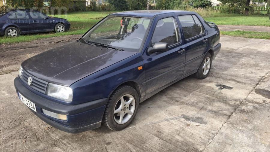 Zils Volkswagen Vento 1993 Aizkraukle, ar dzinēja tilpumu 1.80 L un nobraukumu 281 tūkst. km par 700 €, foto 1 vietnē AUTOMOTO.COM.LV