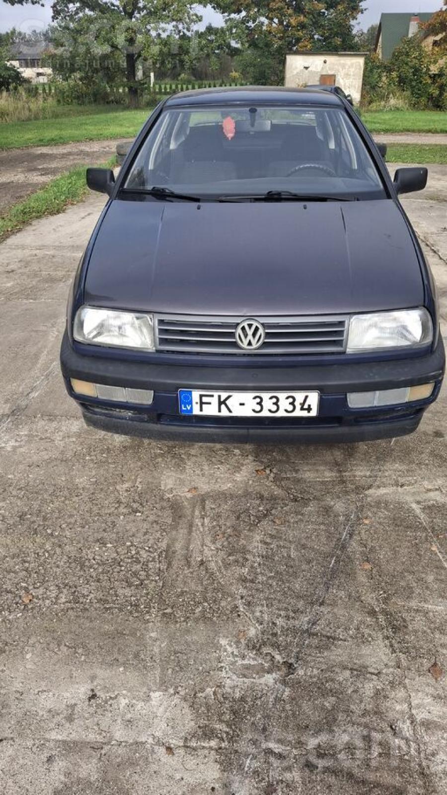 Zils Volkswagen Vento 1993 Aizkraukle, ar dzinēja tilpumu 1.80 L un nobraukumu 281 tūkst. km par 700 €, foto 3 vietnē AUTOMOTO.COM.LV