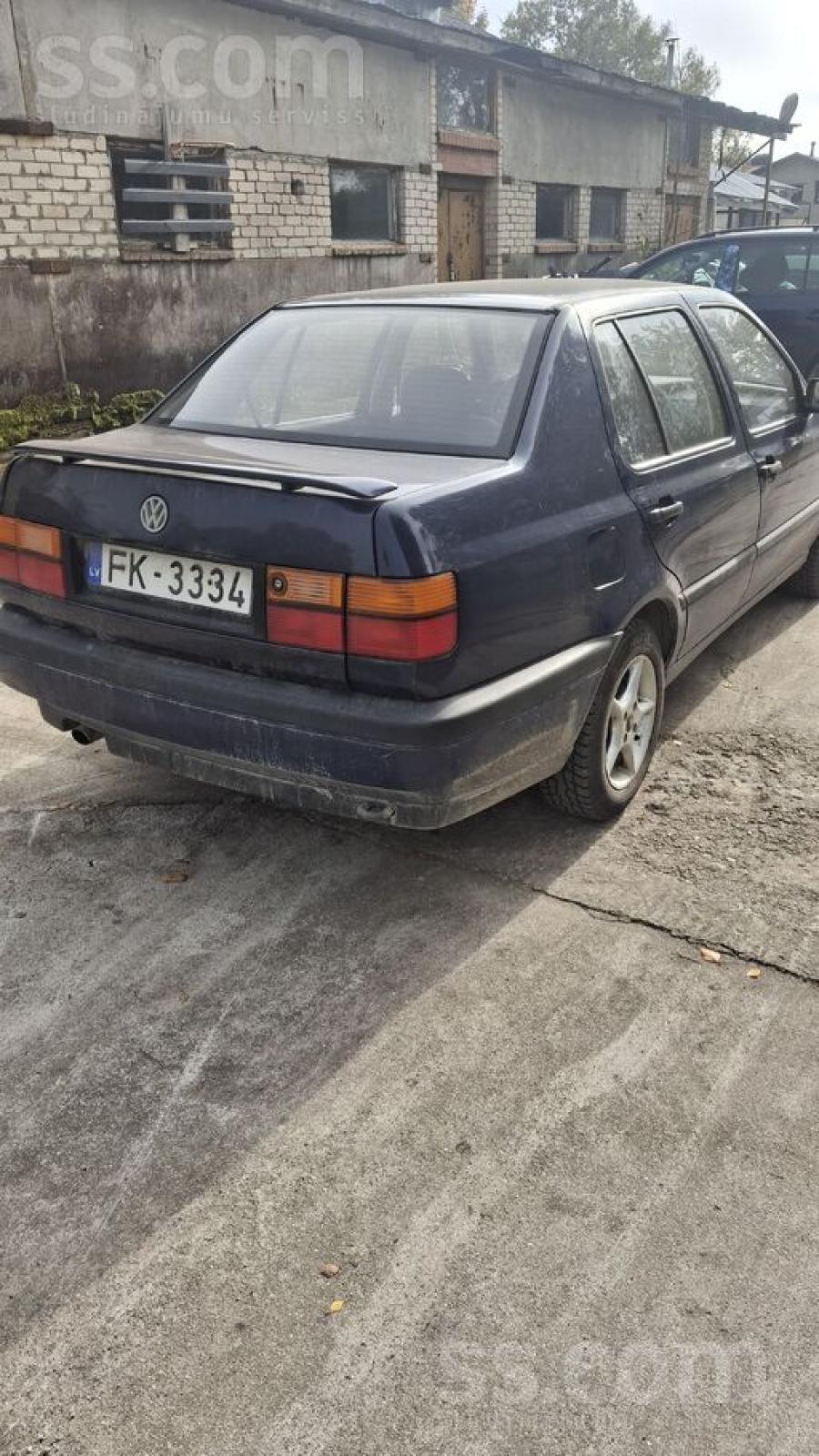 Zils Volkswagen Vento 1993 Aizkraukle, ar dzinēja tilpumu 1.80 L un nobraukumu 281 tūkst. km par 700 €, foto 4 vietnē AUTOMOTO.COM.LV