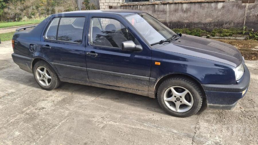 Zils Volkswagen Vento 1993 Aizkraukle, ar dzinēja tilpumu 1.80 L un nobraukumu 281 tūkst. km par 700 €, foto 5 vietnē AUTOMOTO.COM.LV