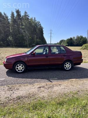 Red Volkswagen Vento 1996 in Riga, with an engine capacity of 1.80 L and mileage of 178 thousand km for 1850 €, photo 3 on AUTOMOTO.COM.LV