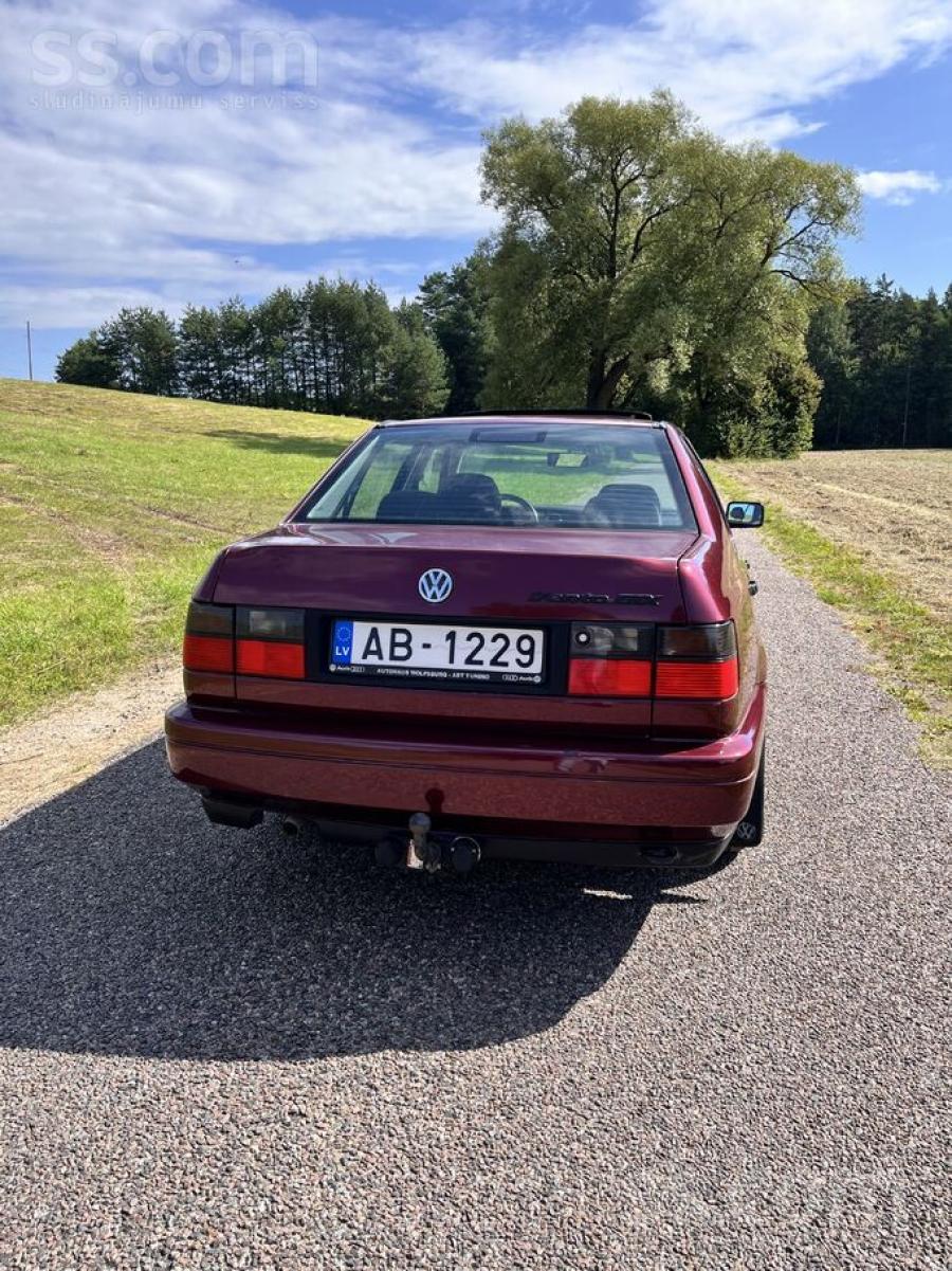 Red Volkswagen Vento 1996 in Riga, with an engine capacity of 1.80 L and mileage of 178 thousand km for 1850 €, photo 6 on AUTOMOTO.COM.LV