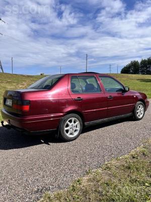 Red Volkswagen Vento 1996 in Riga, with an engine capacity of 1.80 L and mileage of 178 thousand km for 1850 €, photo 8 on AUTOMOTO.COM.LV