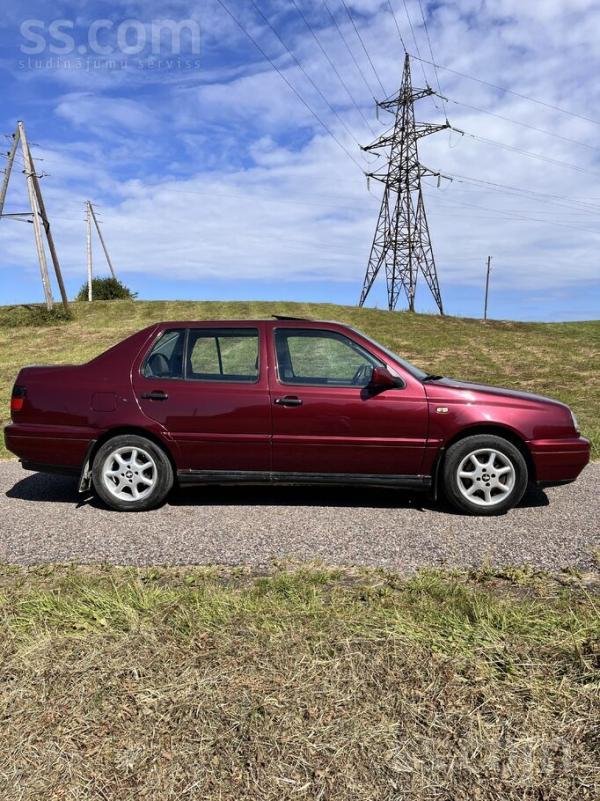 Red Volkswagen Vento 1996 in Riga, with an engine capacity of 1.80 L and mileage of 178 thousand km for 1850 €, photo 9 on AUTOMOTO.COM.LV