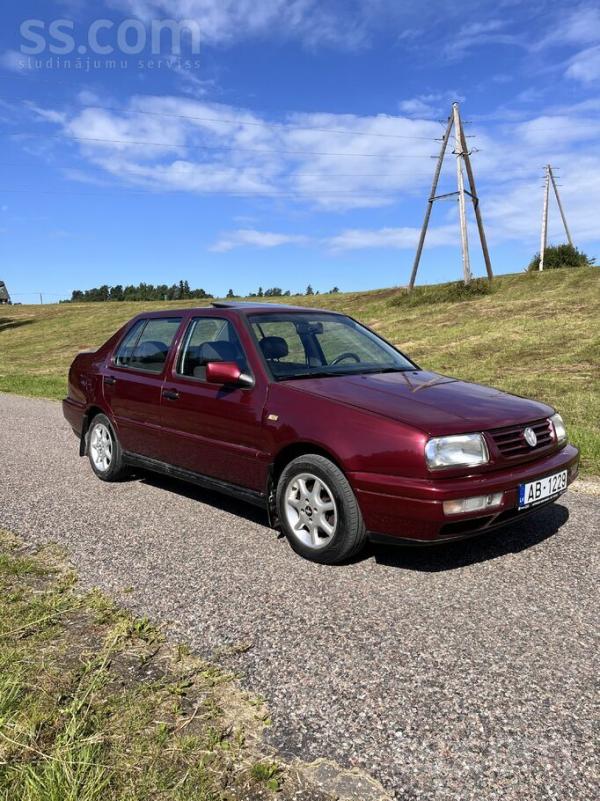 Red Volkswagen Vento 1996 in Riga, with an engine capacity of 1.80 L and mileage of 178 thousand km for 1850 €, photo 10 on AUTOMOTO.COM.LV